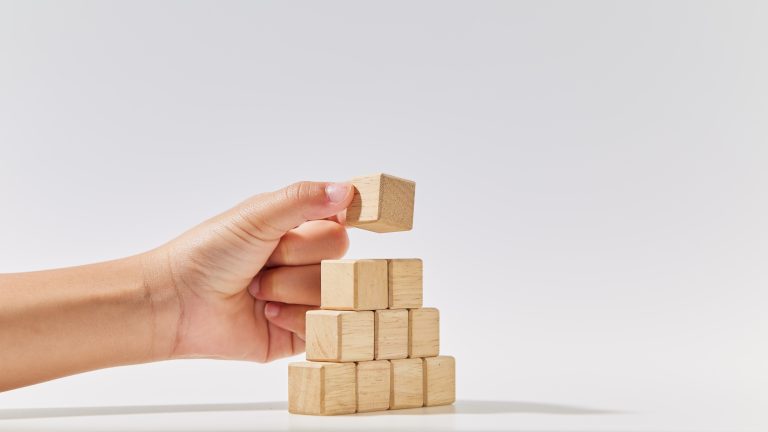 Differences between construction with block wood and CLT wood